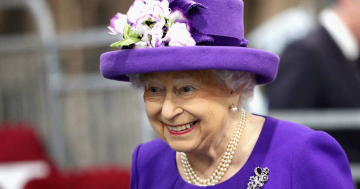 Queen Elizabeth in 'hippe outfit' gaat het internet over - Libelle.nl