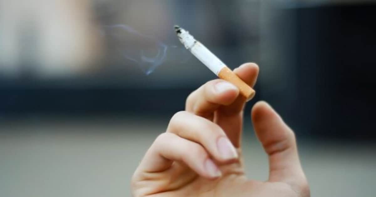 Moet je extra oppassen voor besmetting als je langs iemand loopt die ...