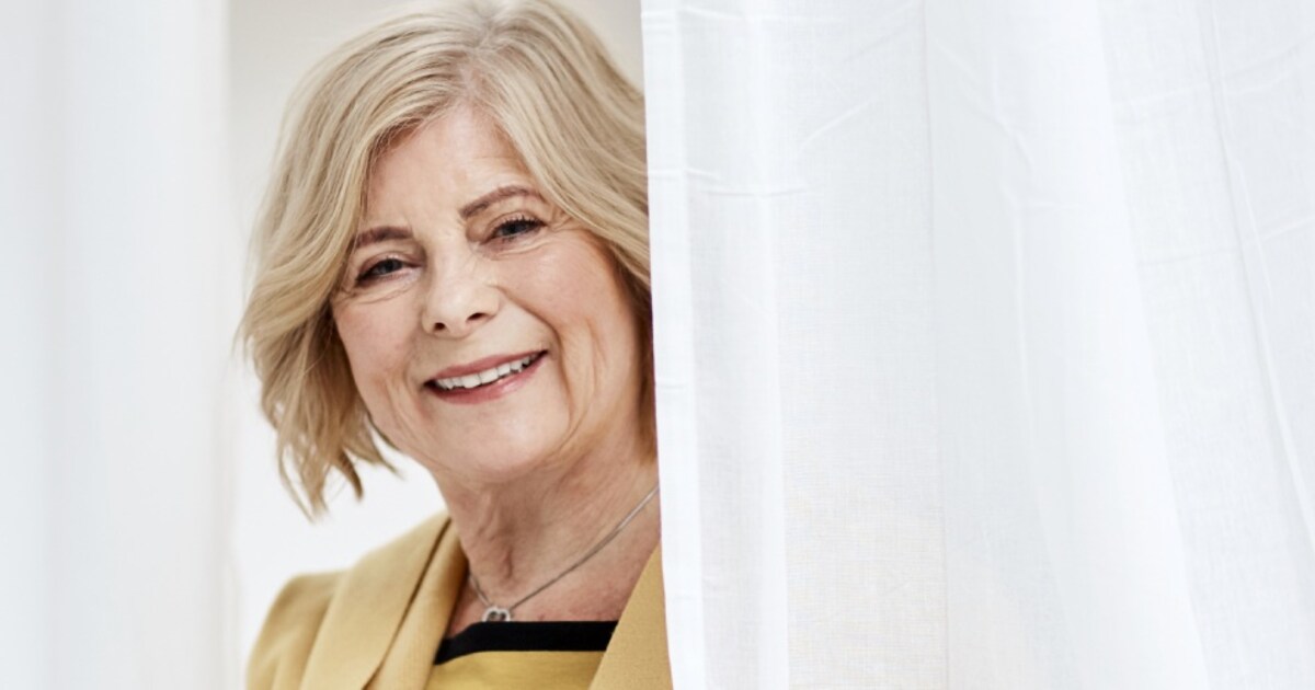 Joke (67) heeft geen spijt van haar facelift: "Ik zie er minstens 10 ...