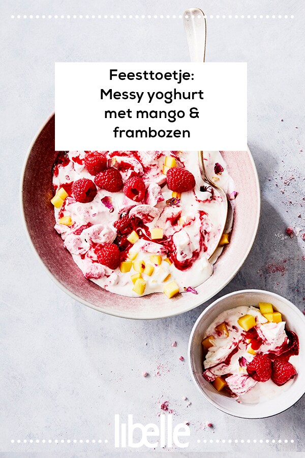 In een handomdraai gemaakt: messy yoghurt met mango & frambozen | Libelle