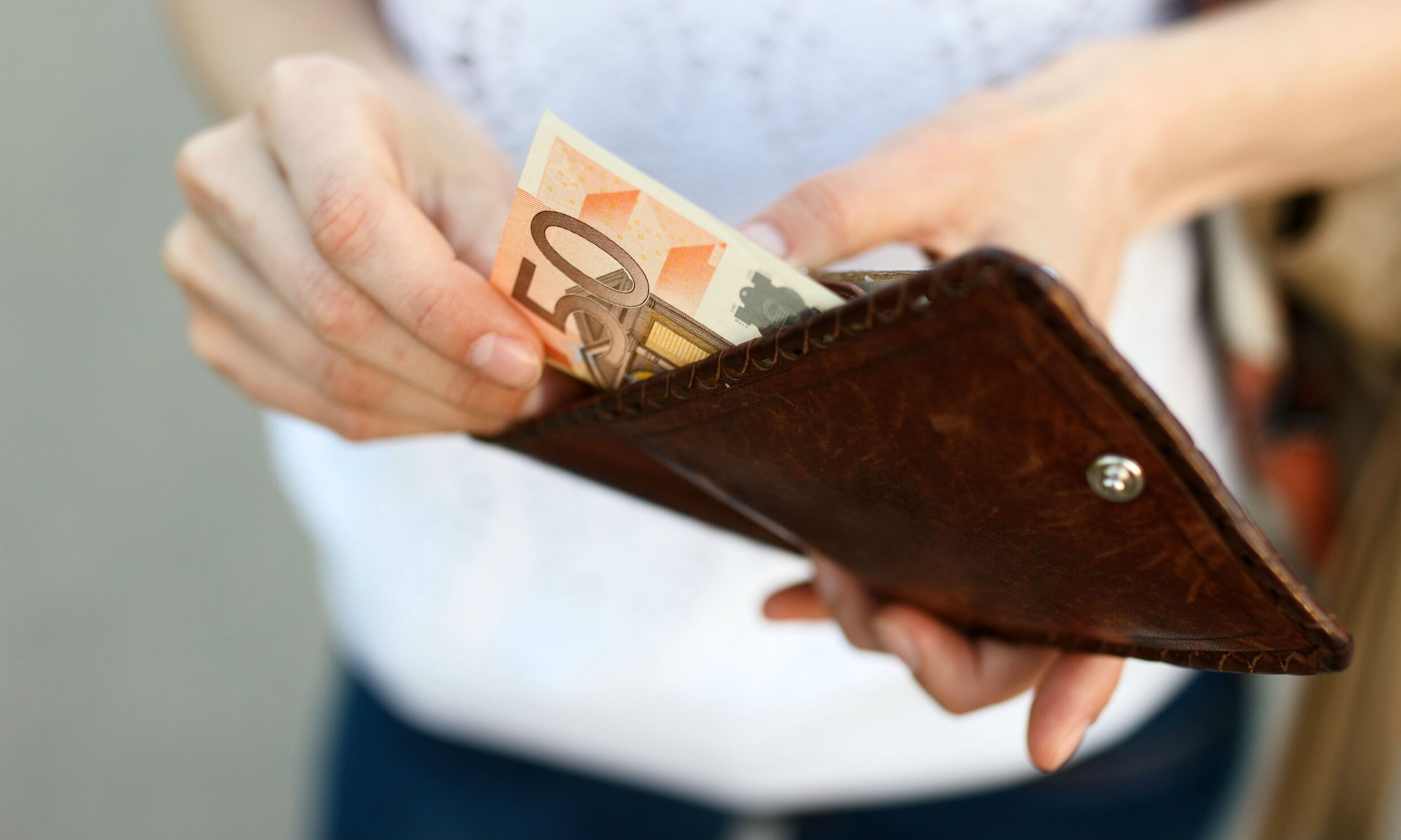 Mannen of vrouwen: wie zijn de baas over de portemonnee? | Libelle