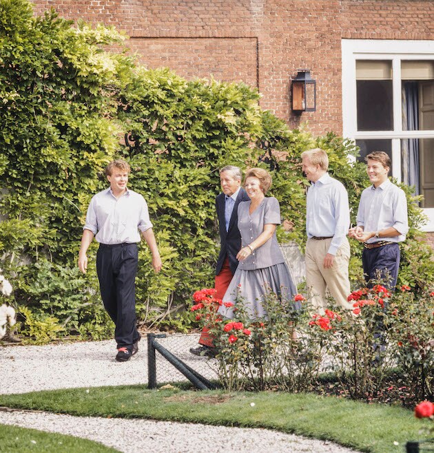 Koninklijke Kiekjes: een jonge prinses Beatrix met haar gezin | Libelle
