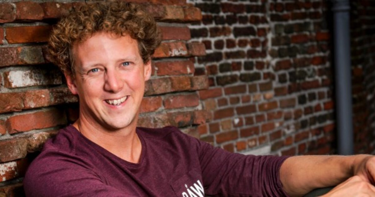 Zó zien de zussen van grappenmaker Jochem Myjer eruit - Libelle.nl