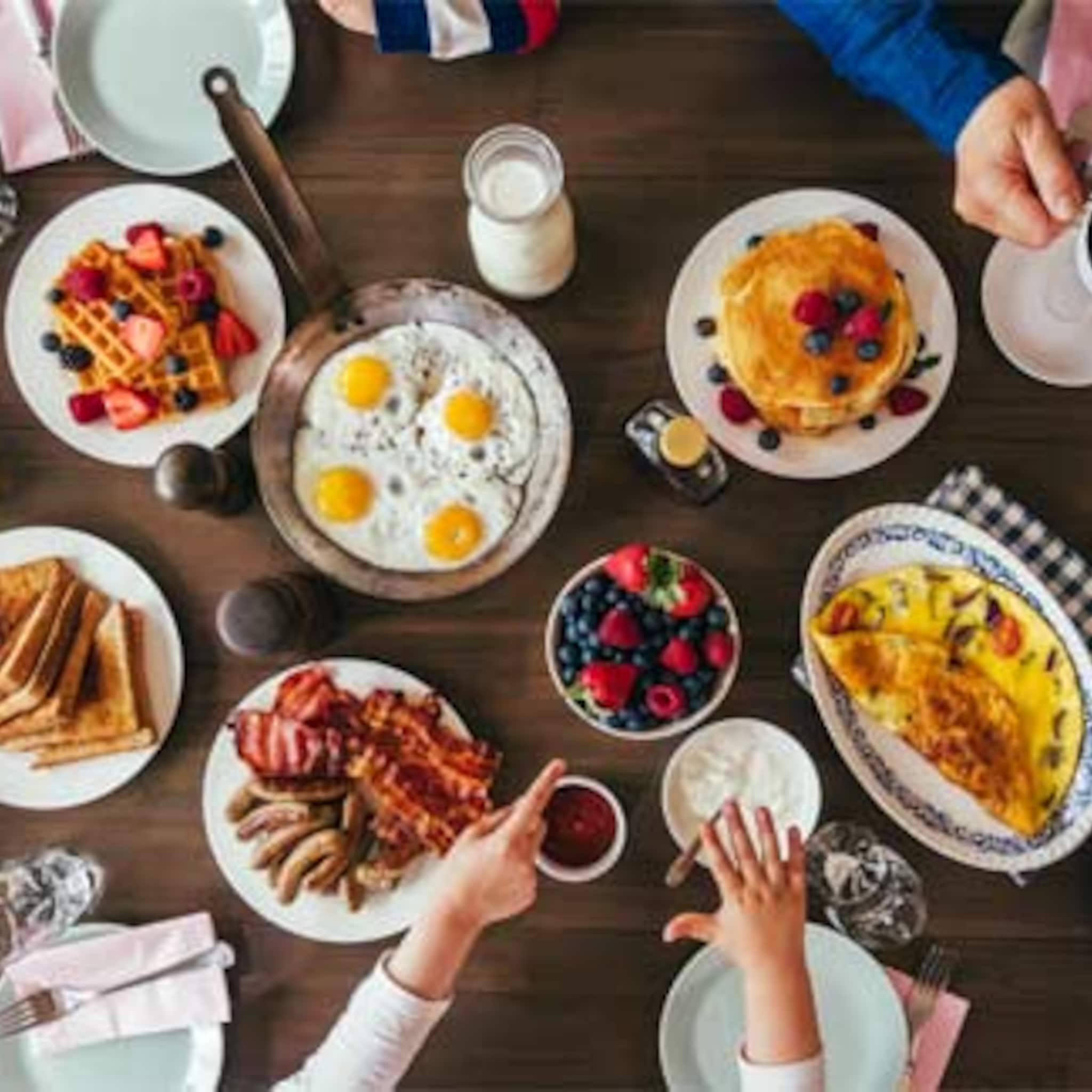 Aha, dus dít betekent een 'continentaal ontbijt' bij een hotel - Libelle.nl