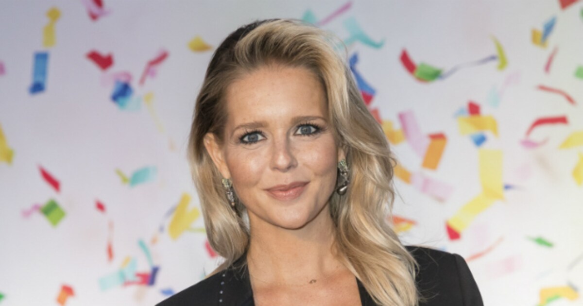 Wat zoet: Chantal Janzen deelt foto waarop ze 'in gesprek' is met zoontje Bobby | Libelle