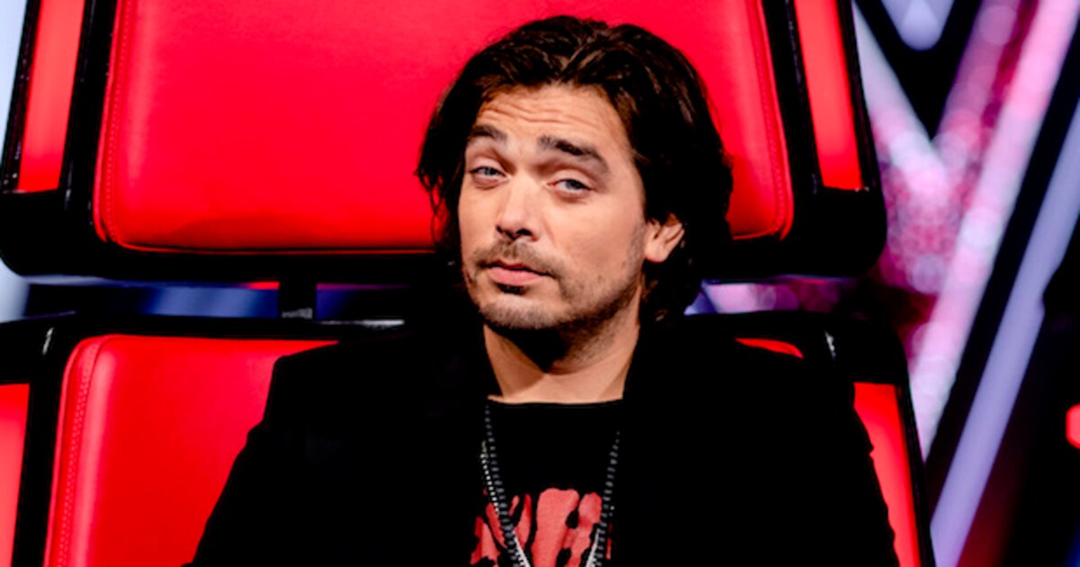 Waylon voert zijn kandidaten whisky tijdens 'The Voice'-battles | Libelle