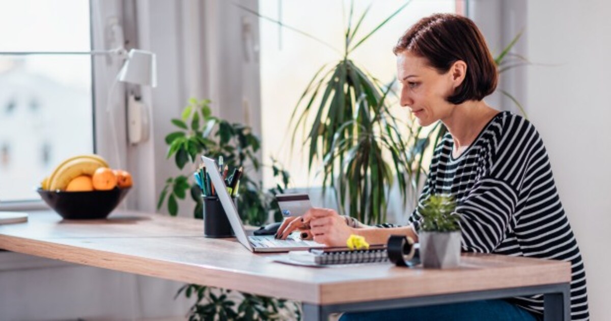 Zit je heel de dag achter de computer? Zó zorg je goed voor je ogen ...