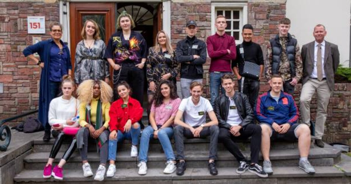 'Dream school' kijkers geëmotioneerd door verdriet van rector Eric ...