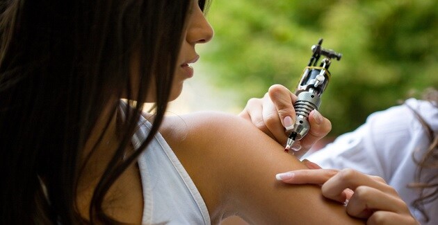 Roxanne (20) heeft haar leven te danken aan déze tattoo | Libelle