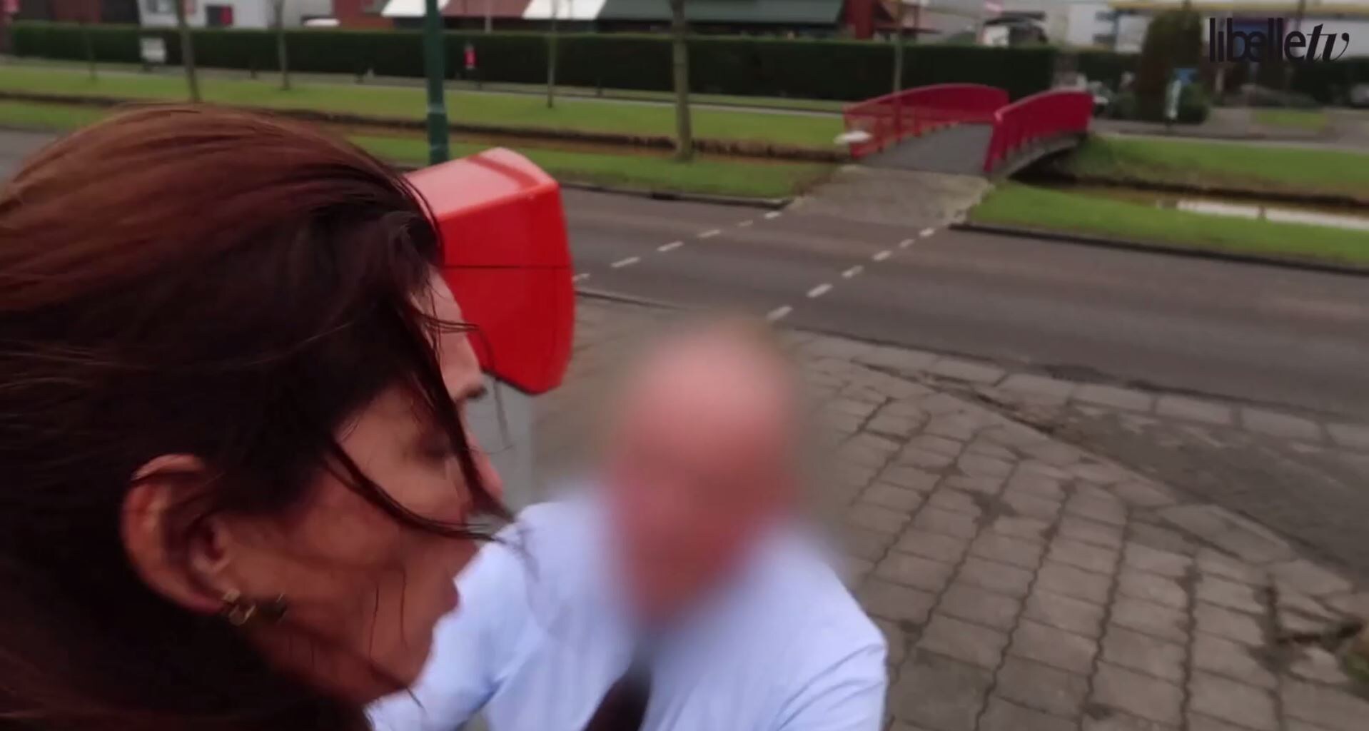 Libelle-vlogger Christien aangevallen door medewerker Mandemakers ...