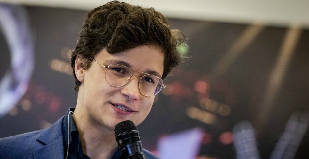 The Voice-winnaar Dennis mag onverwachts duet zingen met Michael Bublé ...