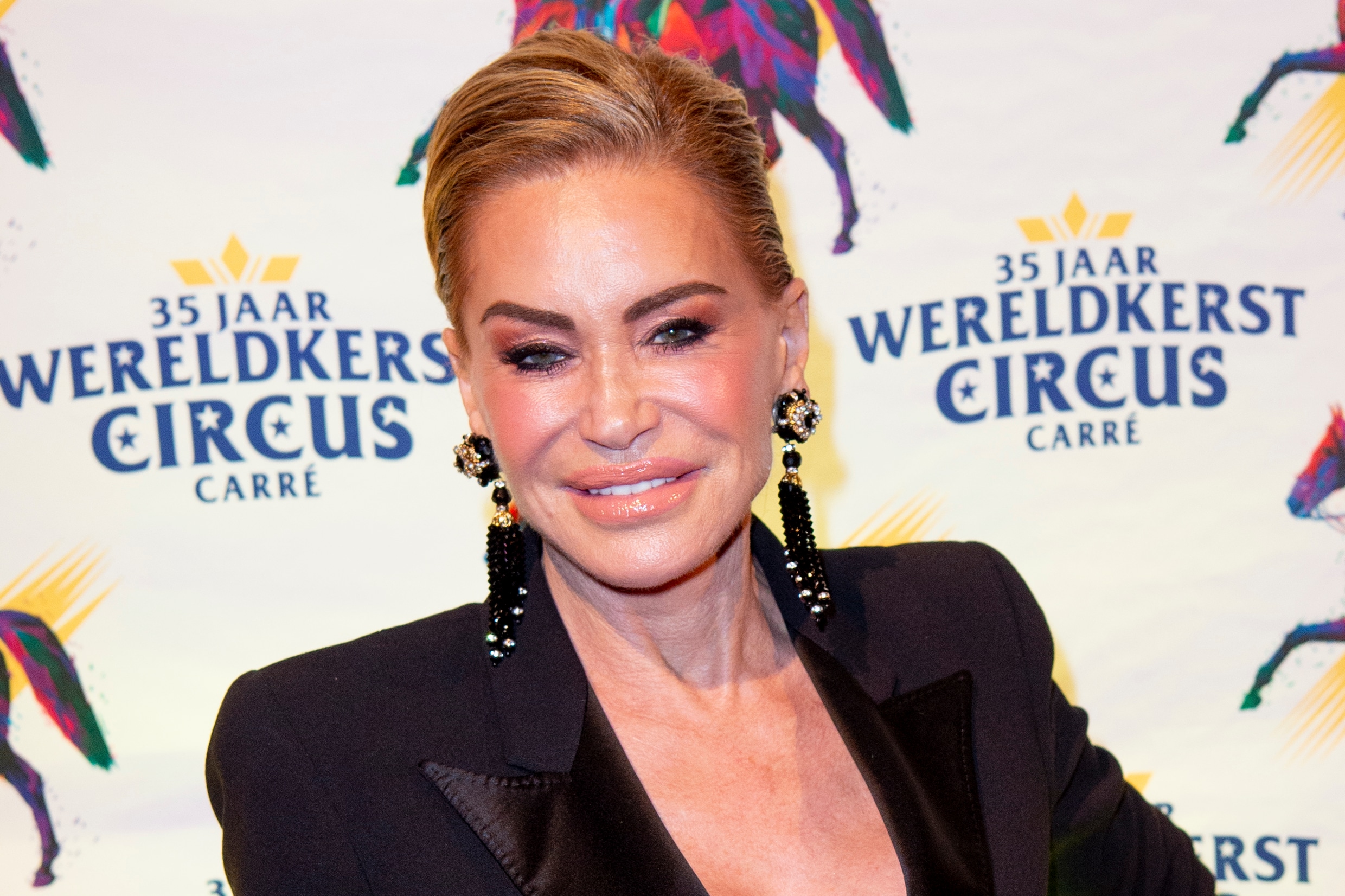 Vanaf het strand: Connie Witteman (69) showt bikinilijf | Libelle