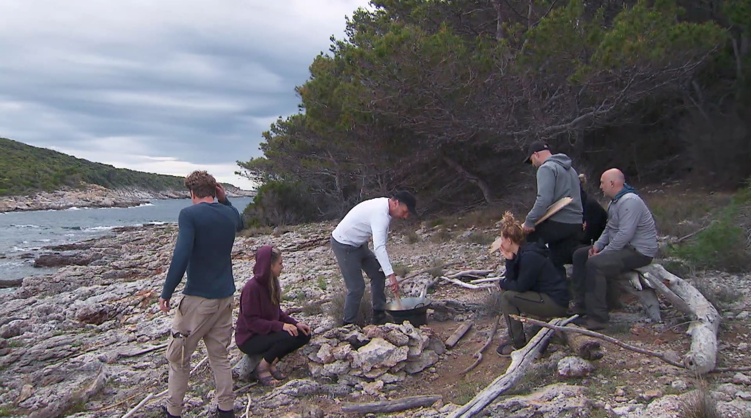 Oh nee! Rob Geus verspilt opnieuw eten in ‘Expeditie Robinson’ | Libelle