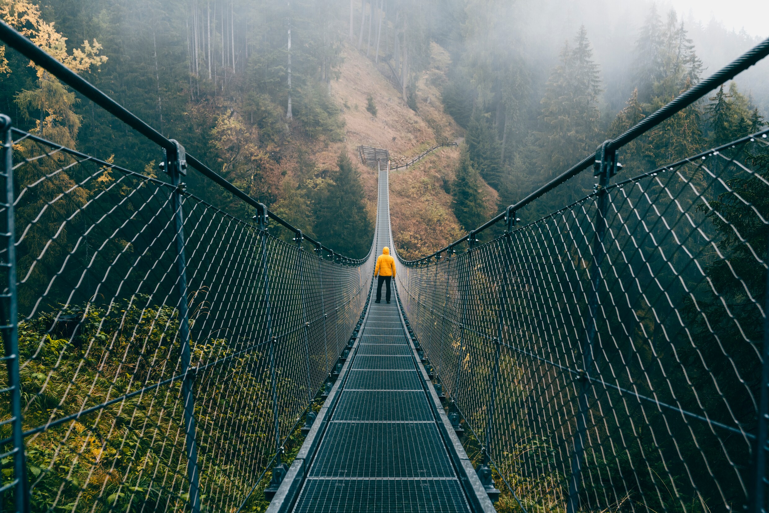 Deze 8 waanzinnige hangbruggen in Europa wil je zien | Libelle