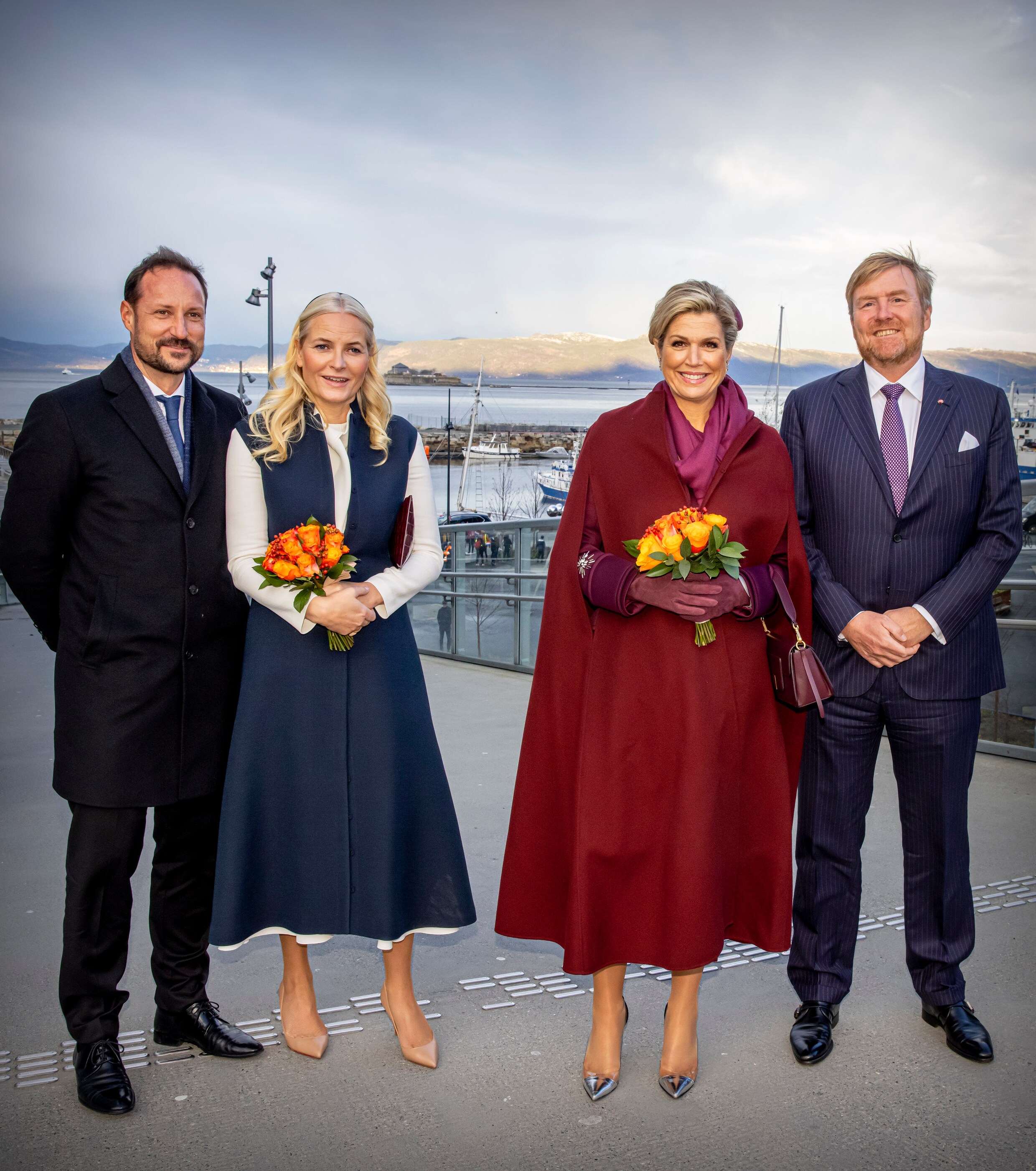 Máxima draagt twee keer deze cape in één week: ton-sur-ton én klassiek ...