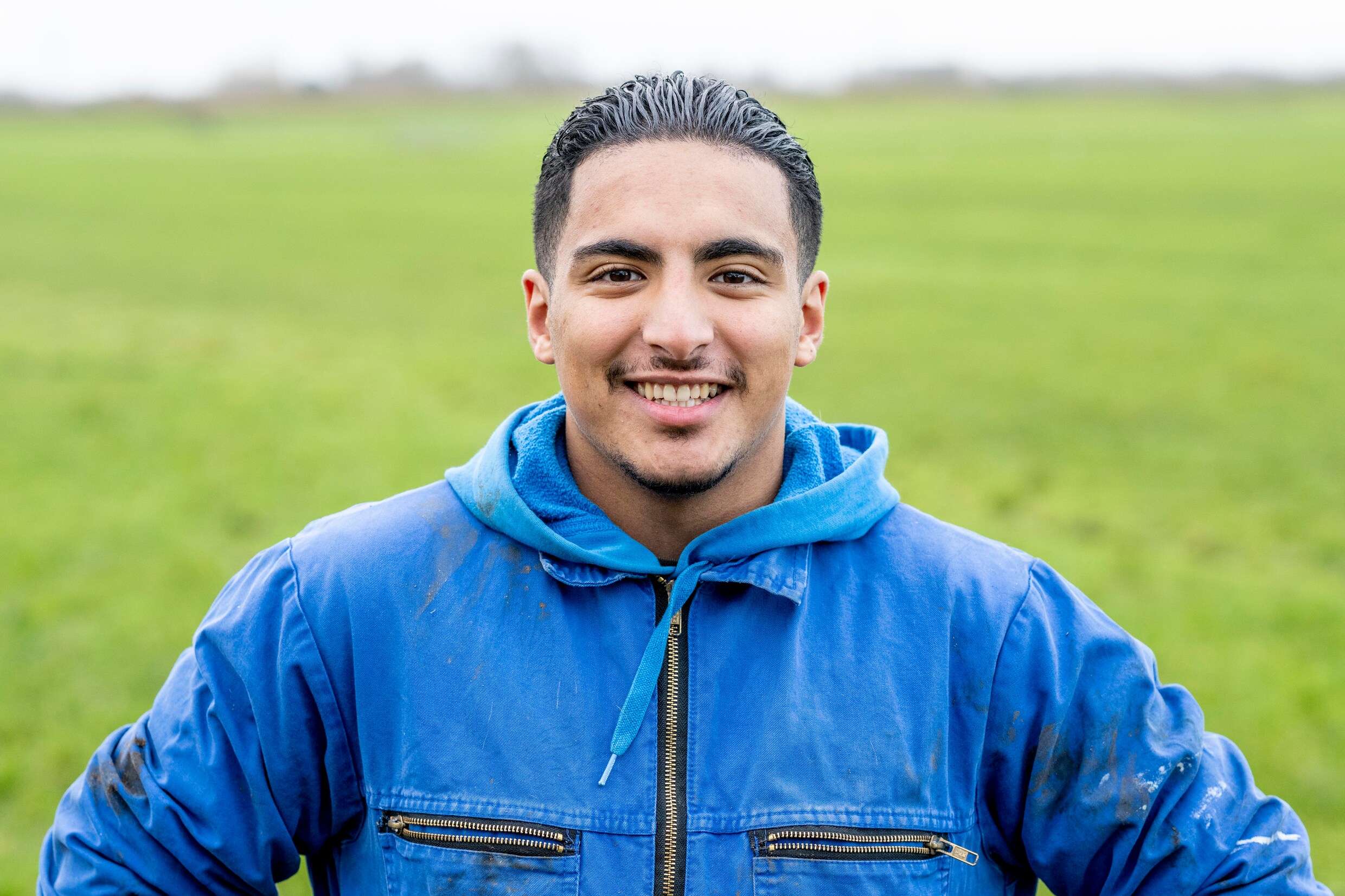 Boer Ayoub (25) zoekt eigen boerderij met honderd koeien | Libelle