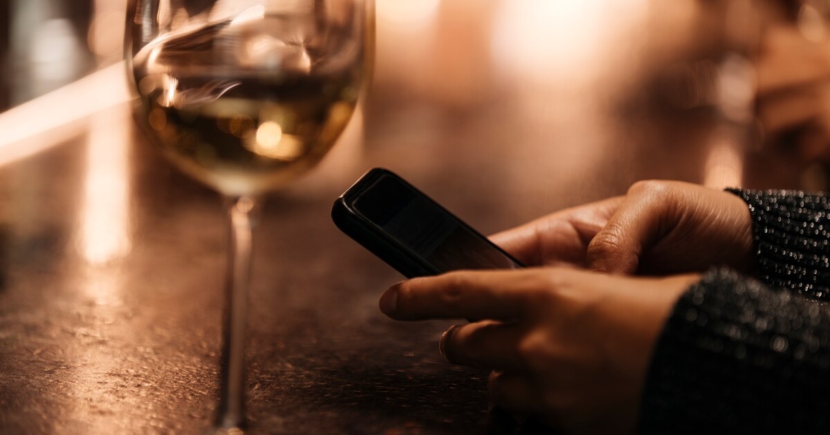 De Tinderdate van Nora (35) ging er stiekem vandoor: “Toen ik terugkwam ...