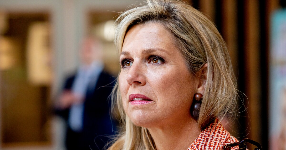 Máxima laat zien hoe je een hip pak combineert met loafers | Libelle