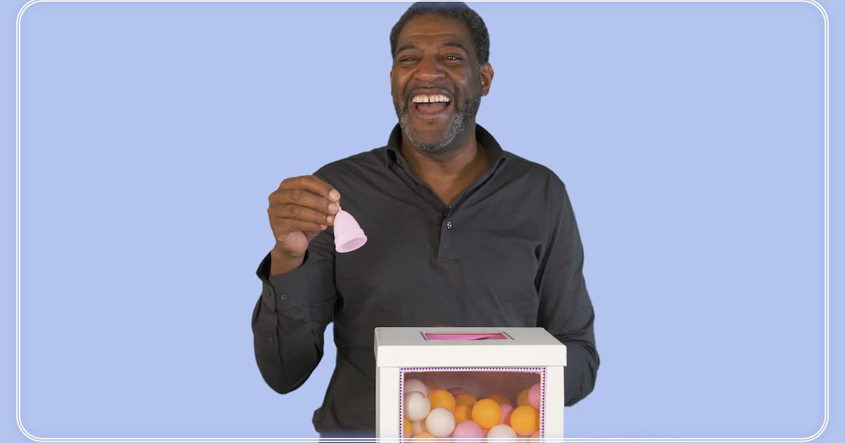 Een menstruatiecup? Ons mannenpanel snapt er echt ‘de ballen’ van