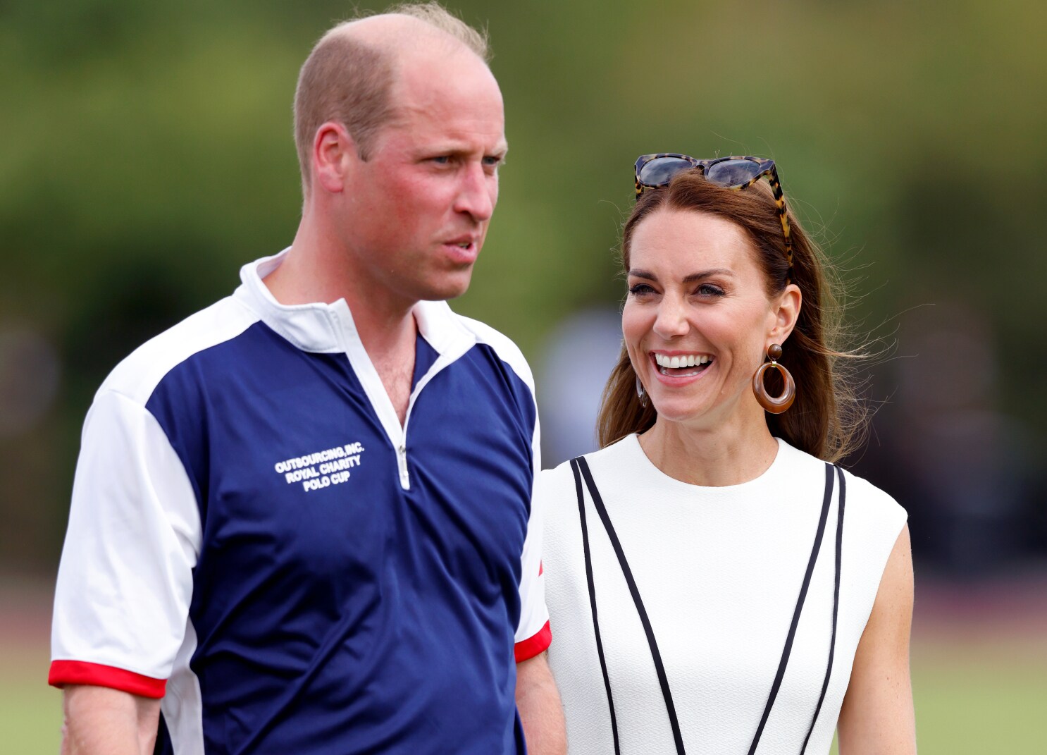 Zeldzaam: William geeft Kate een liefdevolle kus in het openbaar | Libelle