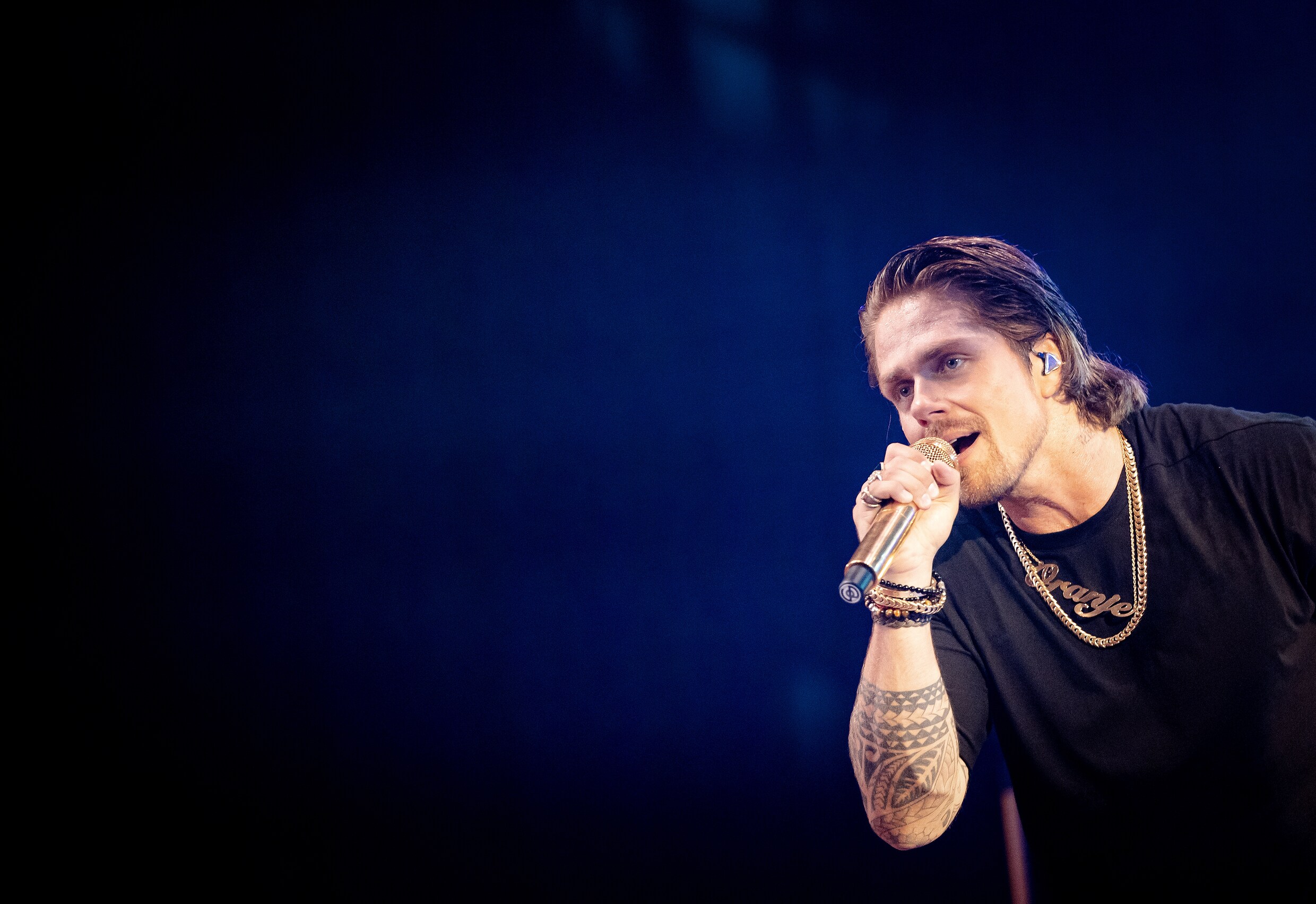 Luisteren maar: de hit ‘Leef’ van André Hazes is er nu ook in het ...