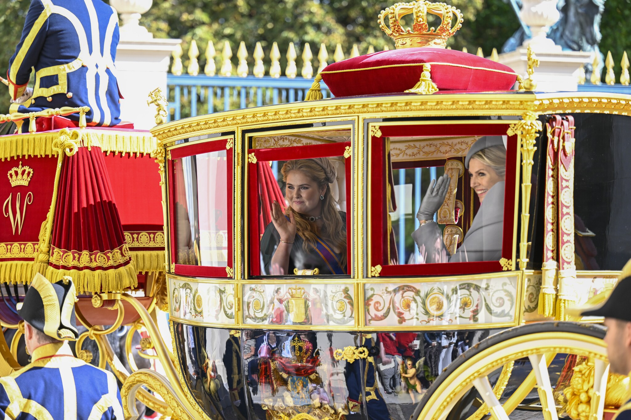 Prinses Amalia straalt in prachtig groen tijdens haar eerste Prinsjesdag