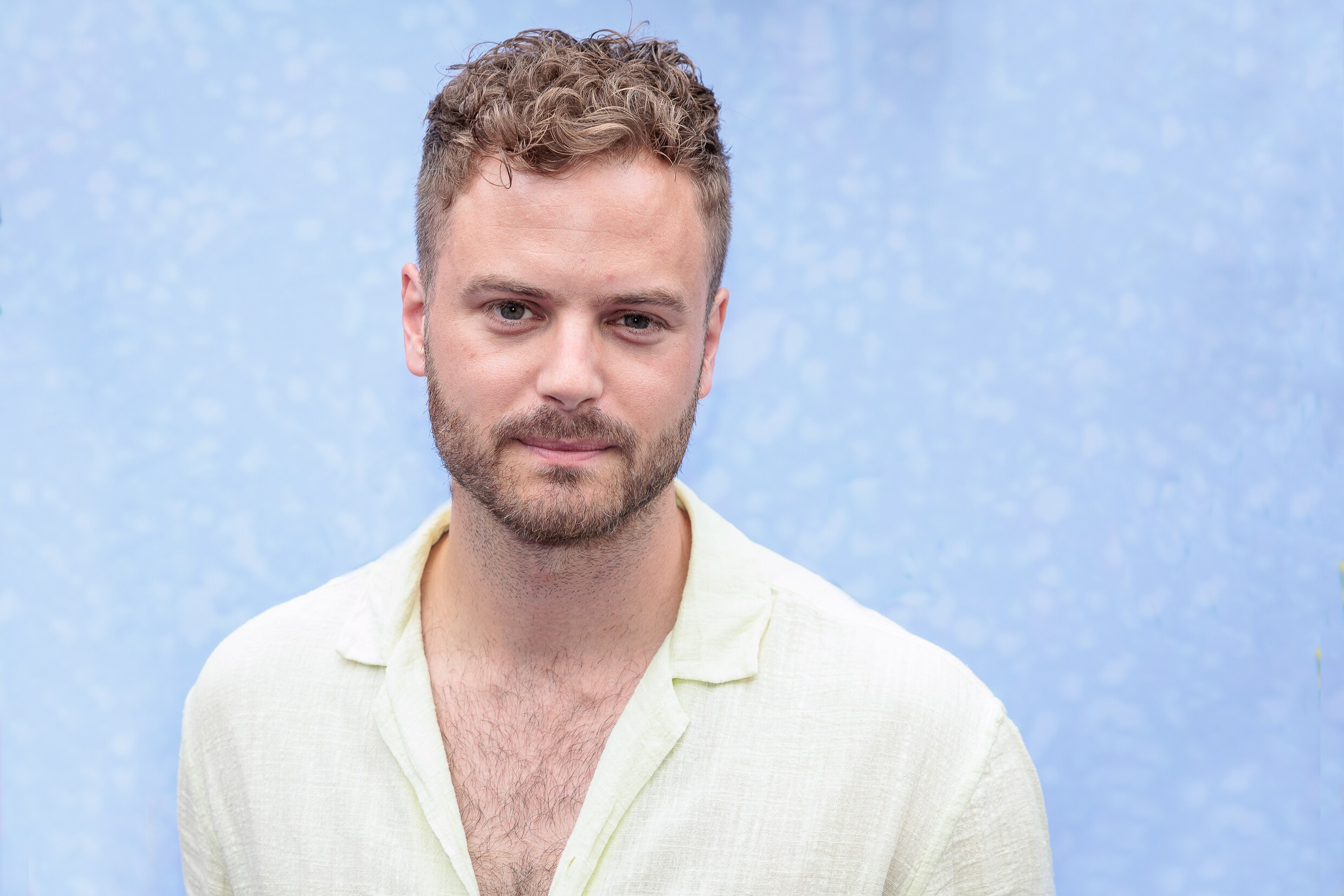 Jim Bakkum verbaast volgers én vrouw met 20 jaar jongere look | Libelle