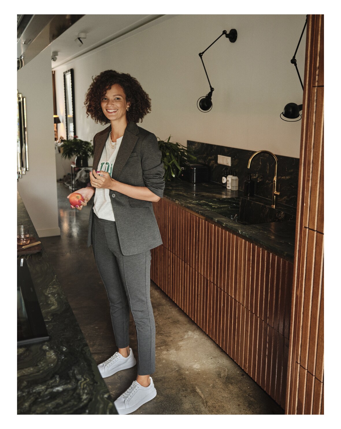 1 budget blazer, 8 smashing outfits | Libelle