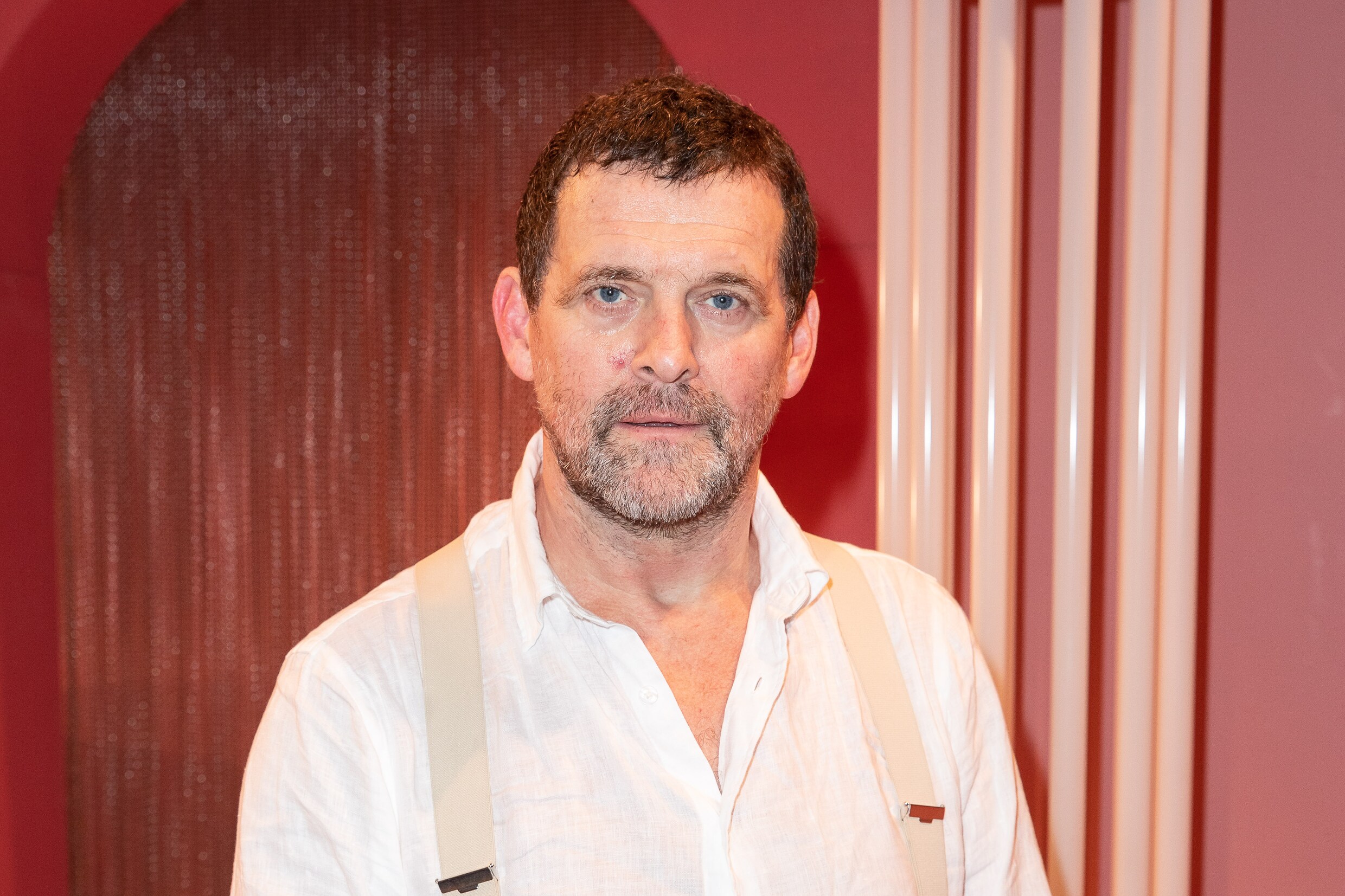 Deze acteur speelt Peter R. de Vries in de serie Judas | Libelle