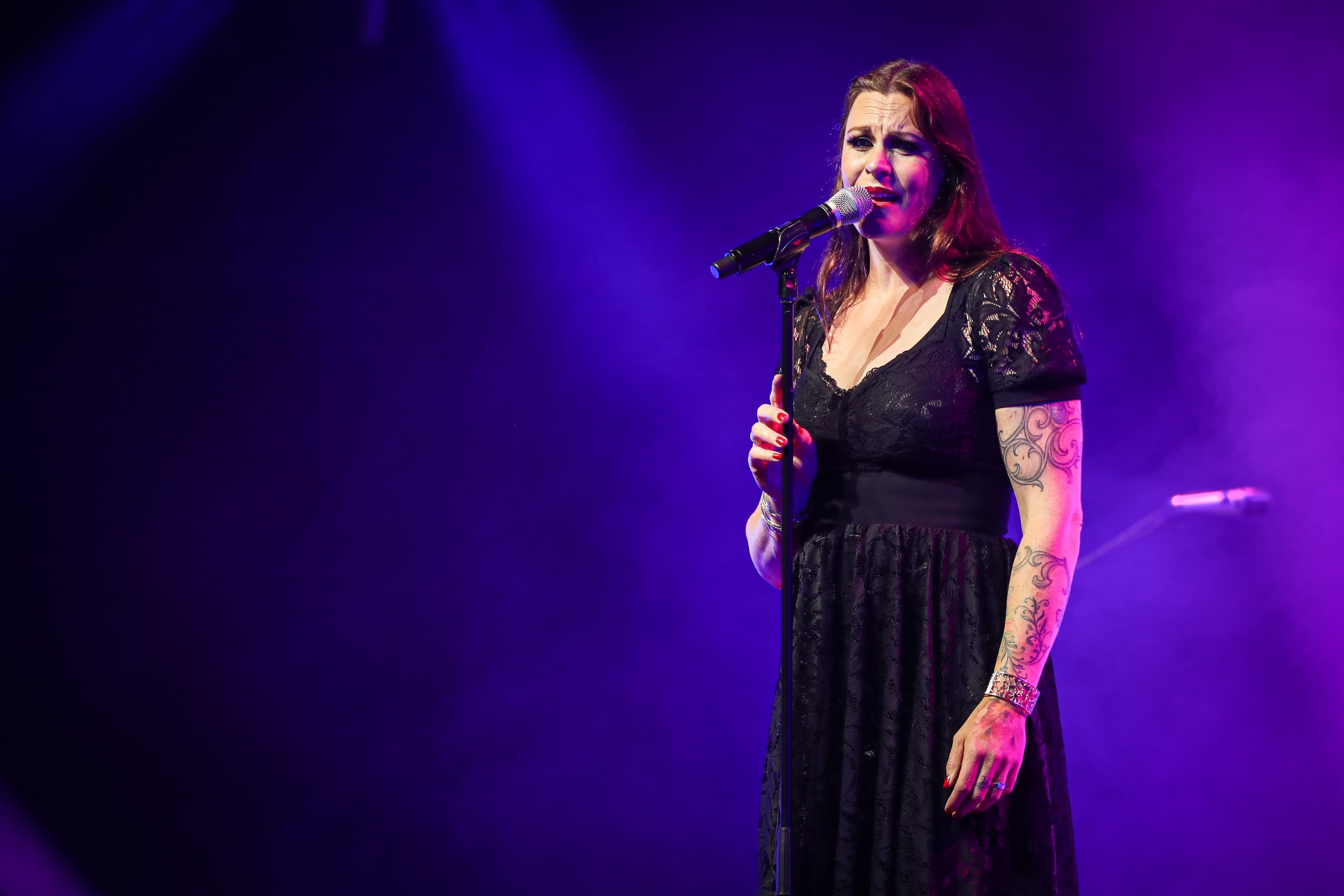 Floor Jansen openhartig over zwangerschap na ziekte | Libelle