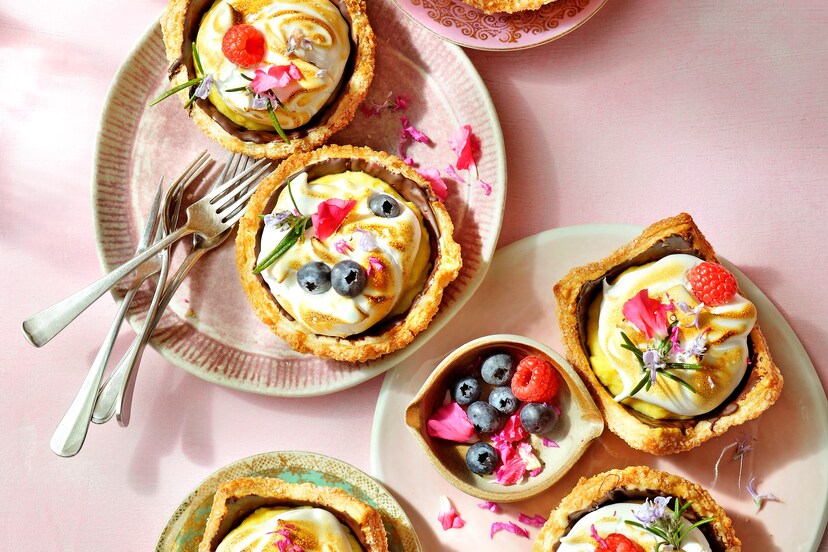 Lekkernij zonder ei: surpriseschelpen met sinaasappelcustard en merinque | Libelle