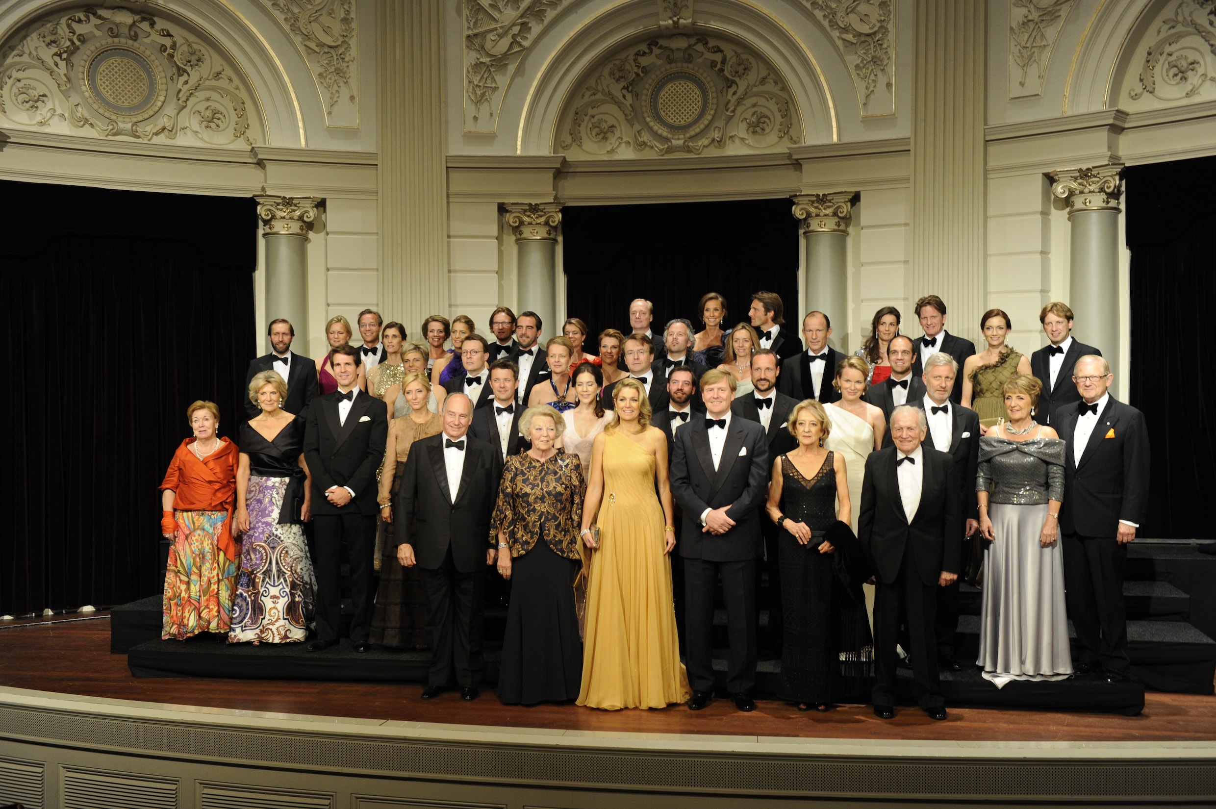 Koninklijke kiekjes: zó close zijn de Oranjes met de niet-meer-royal ...