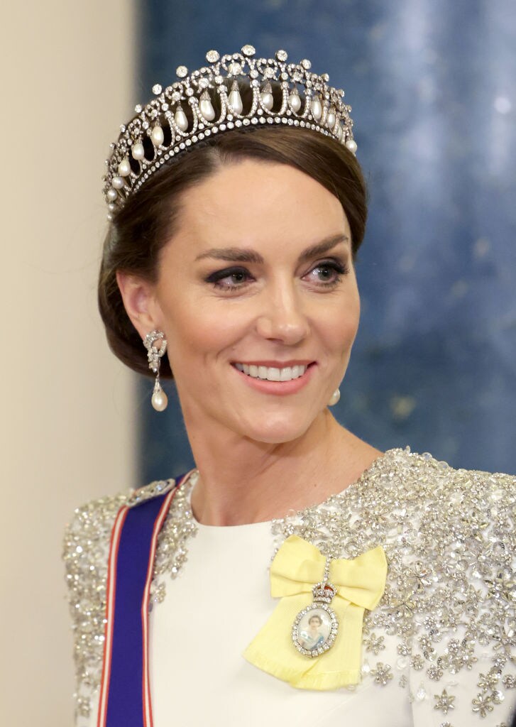 Kate Middleton draagt betoverende witte japon tijdens staatsbanket