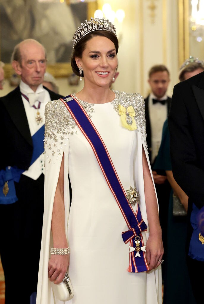 Kate Middleton draagt betoverende witte japon tijdens staatsbanket ...