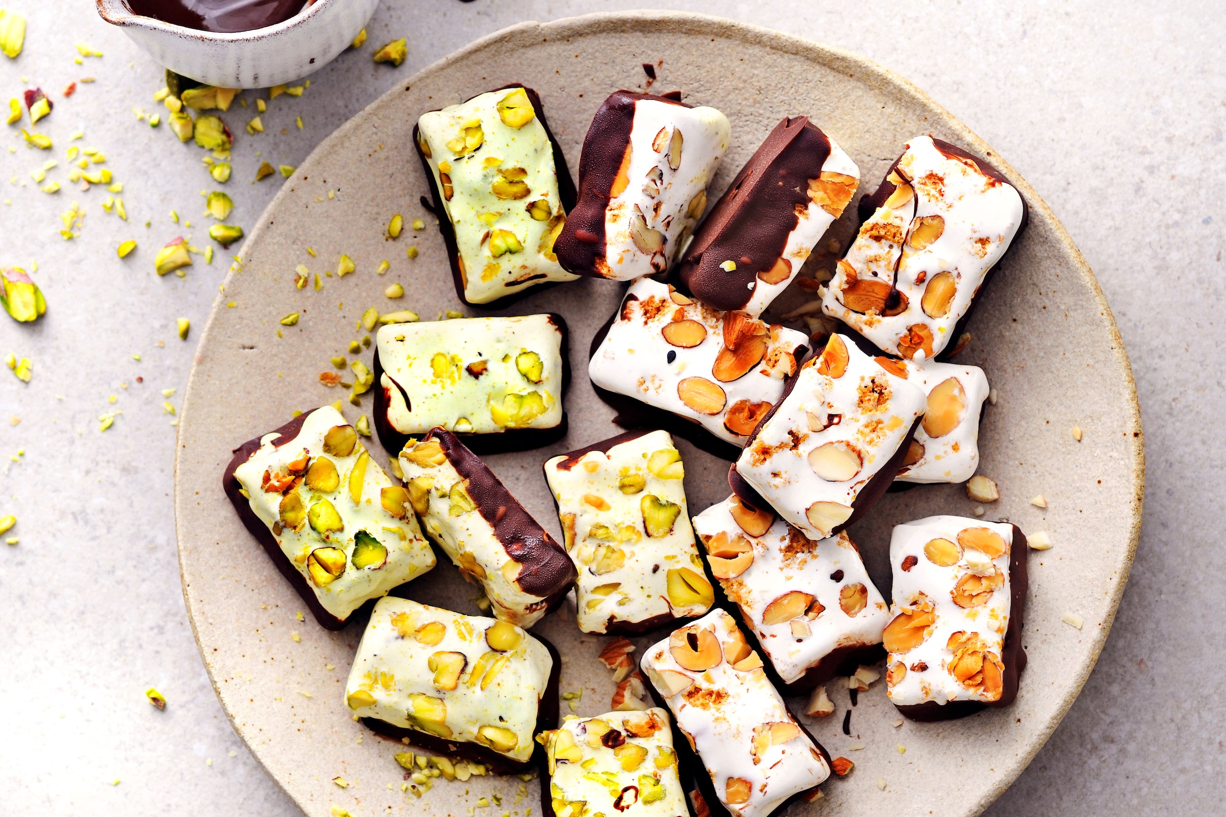Kerst lekkers: zachte Italiaanse noga met chocolade | Libelle