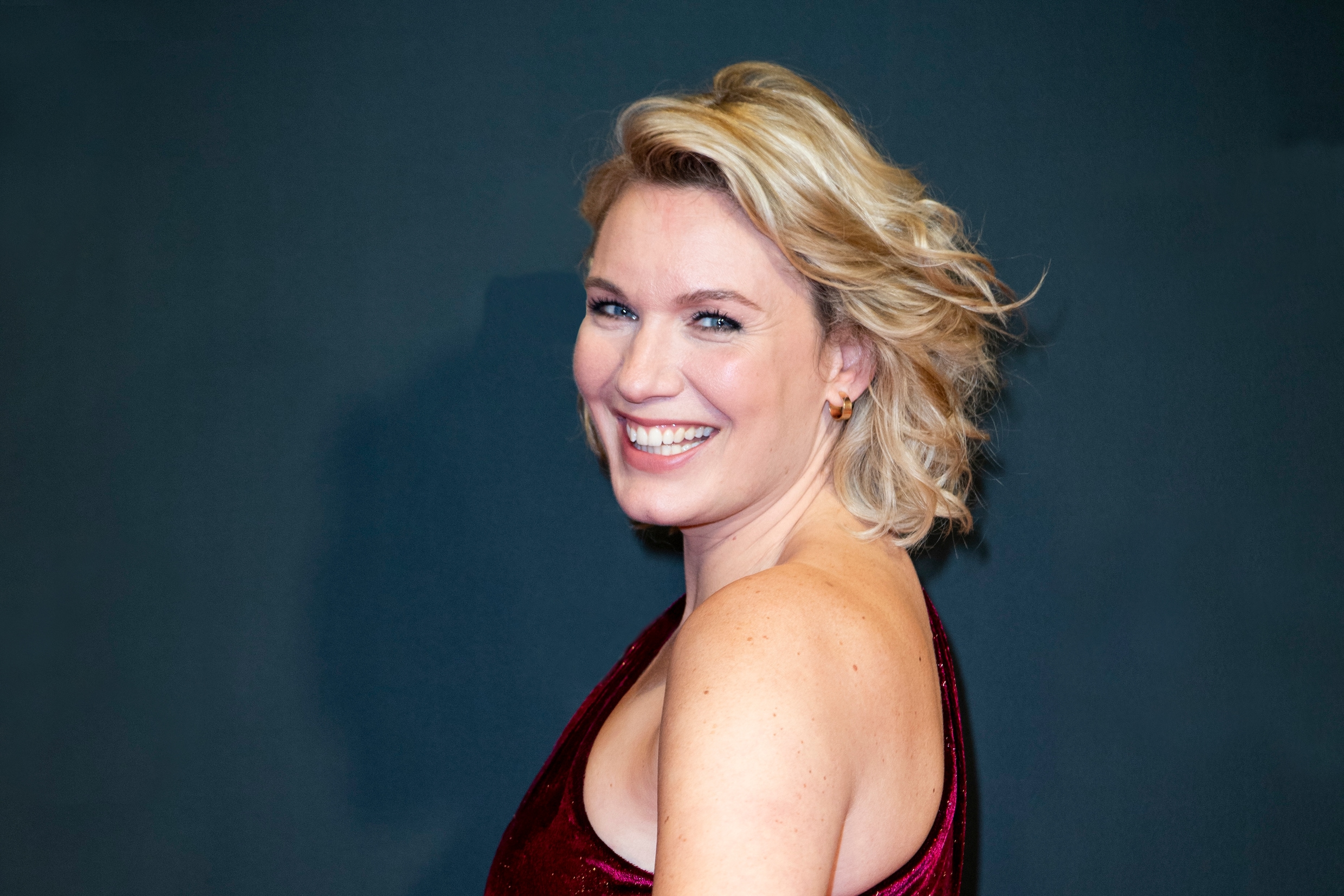 Marlijn Weerdenburg pinkt traantje weg om wel héél bijzondere actie in ...