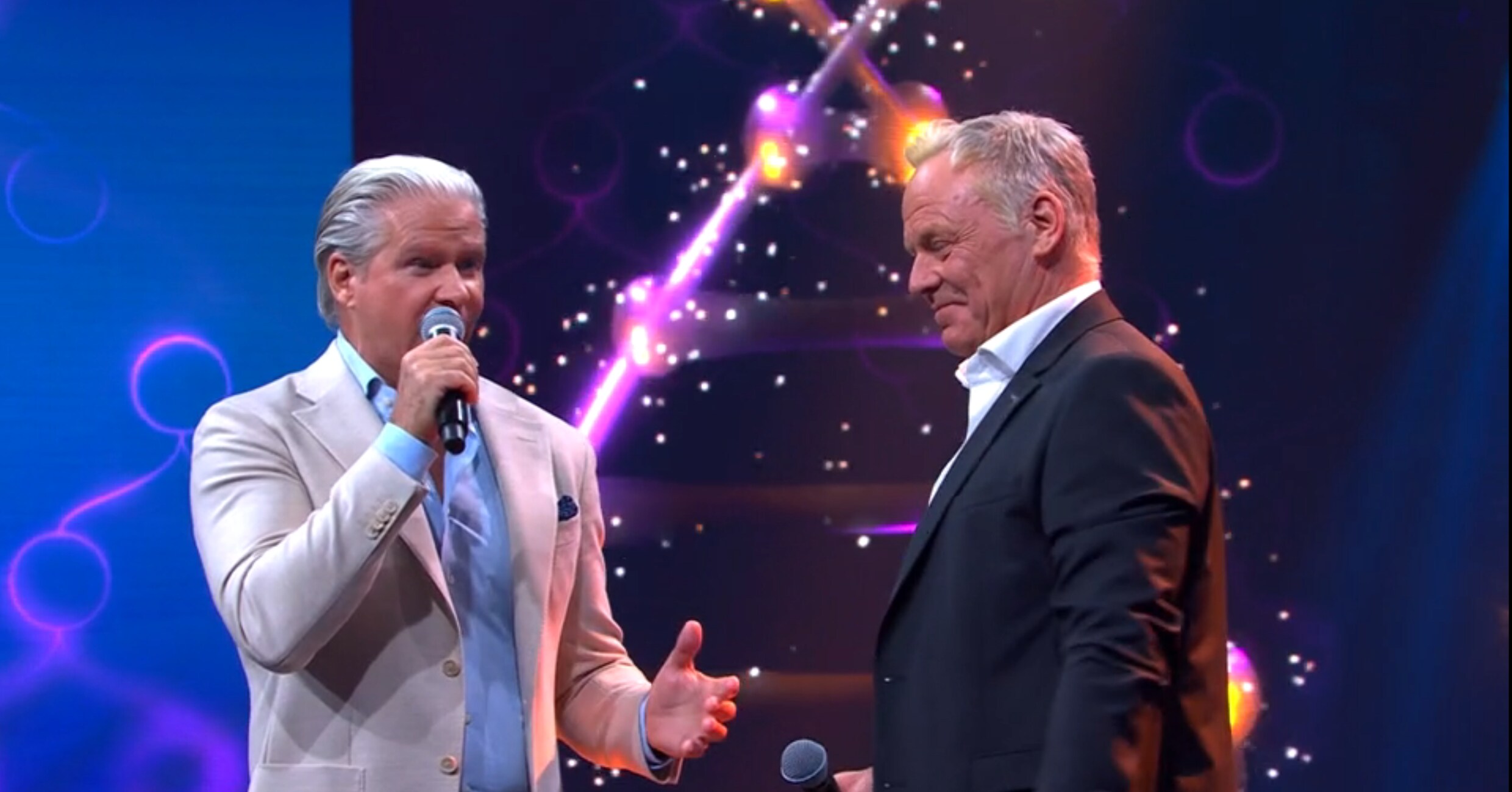 Dries Roelvink zingt emotioneel duet met neef Tjerk in ‘DNA singers ...