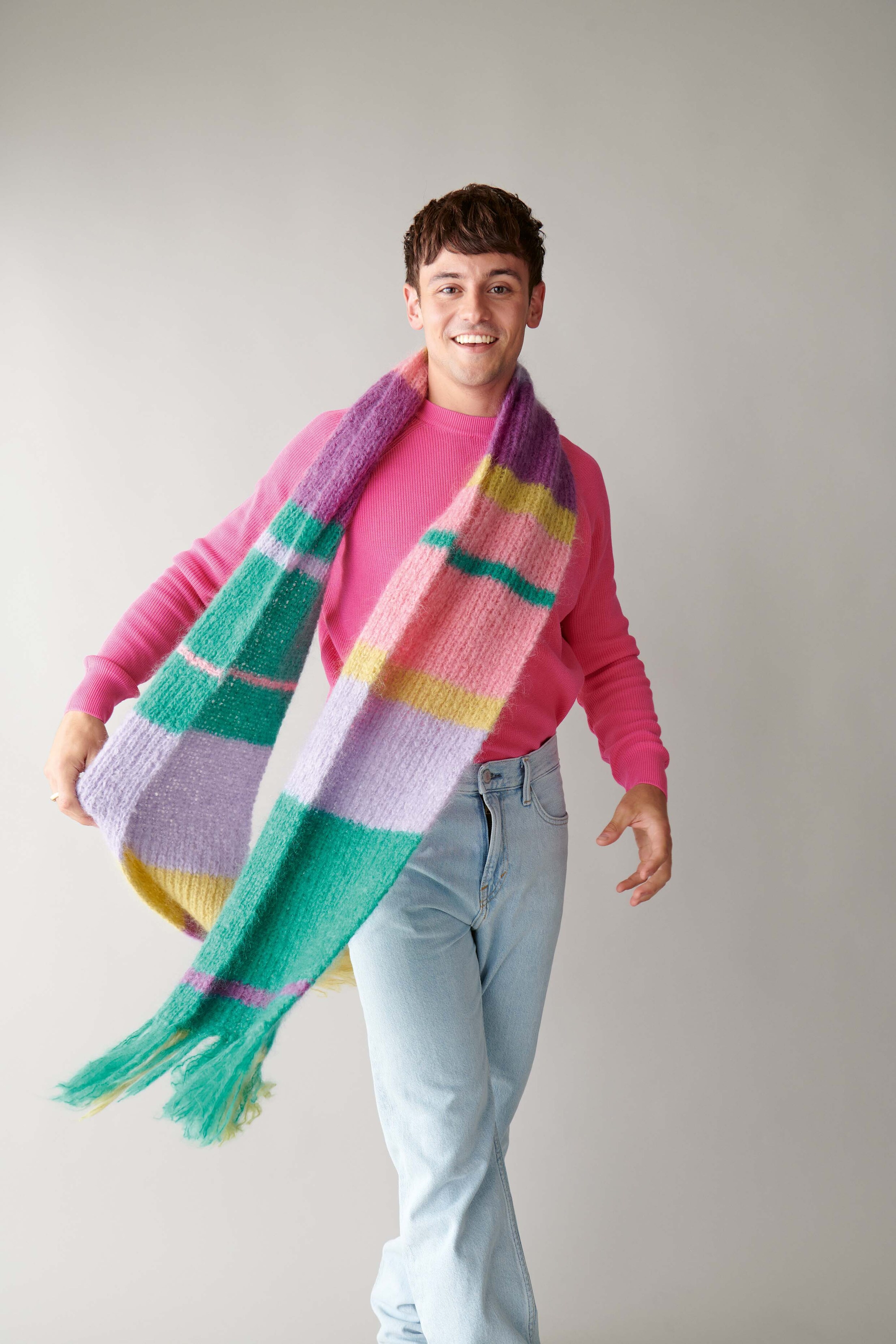 Voorproefje: zo brei je deze vrolijke sjaal uit het breiboek van ...