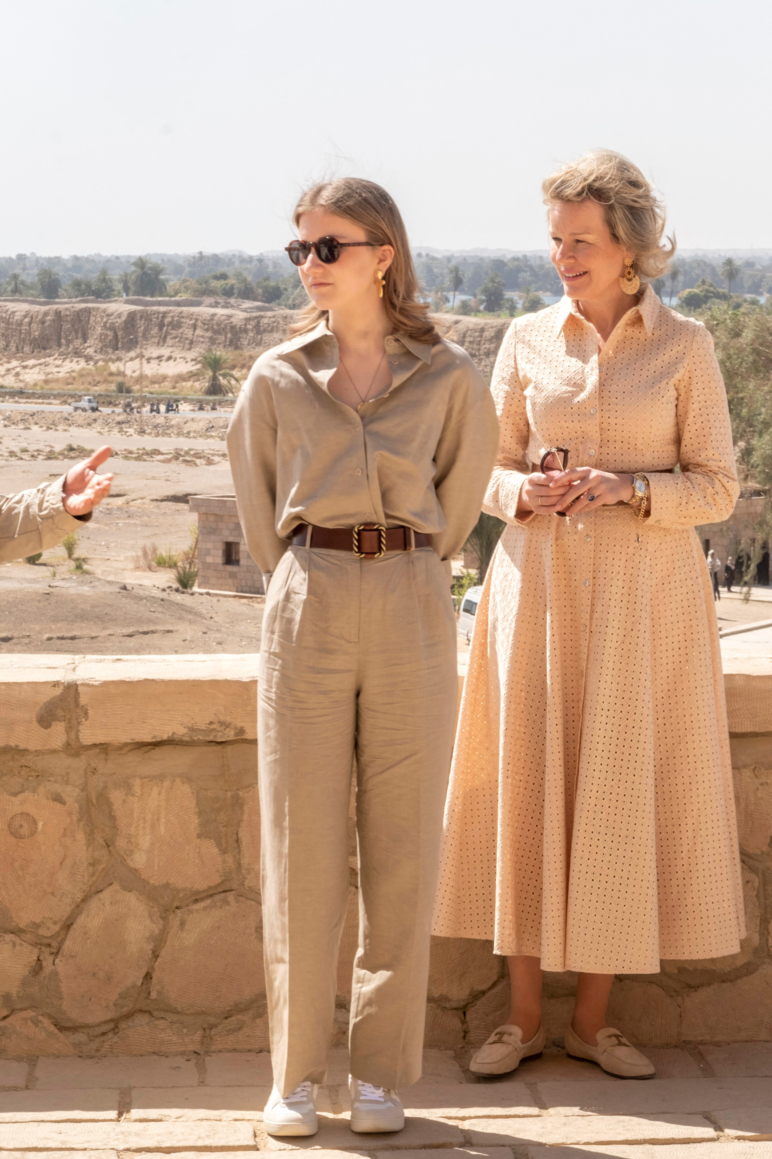 Kroonprinses Elisabeth van België straalt in mierzoete Armani-outfit ...