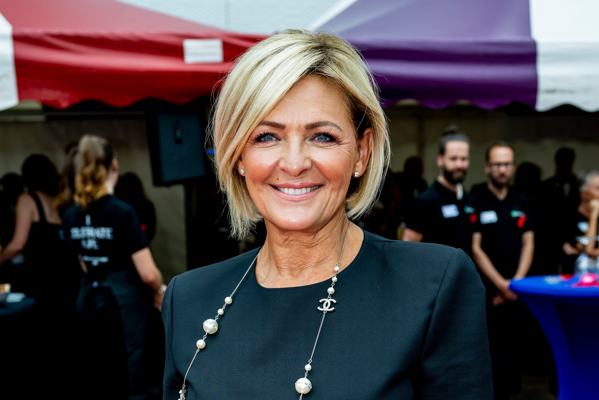 Caroline Tensen schrijft boek over de overgang: “Het was echt een hel”