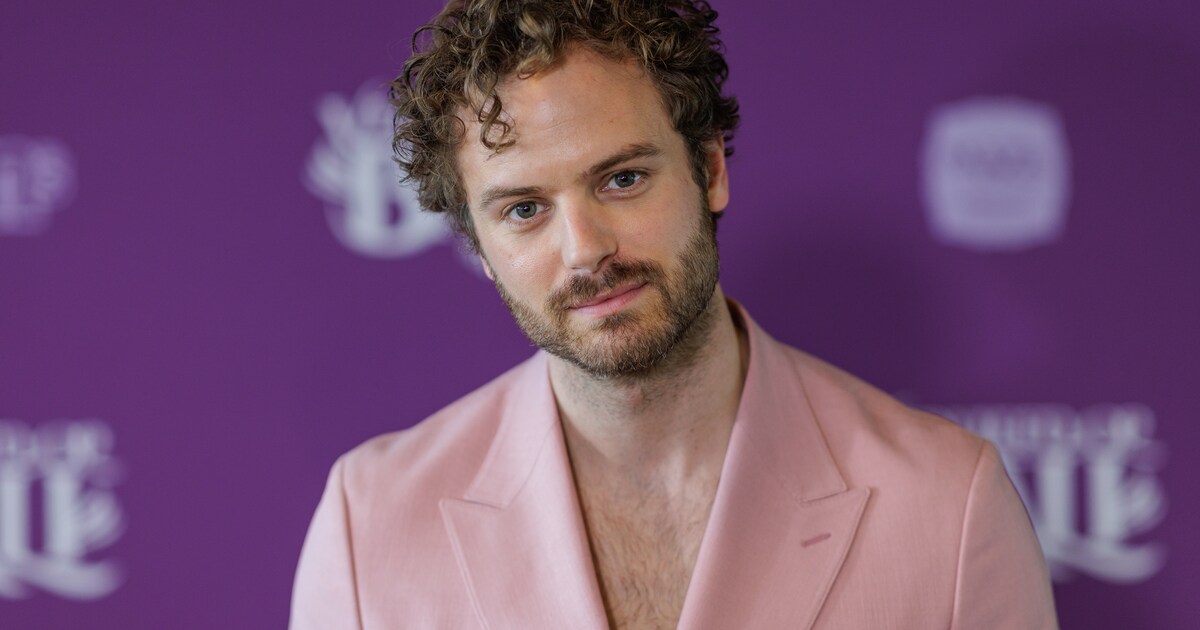 Jim Bakkum (35) brengt na tien jaar weer een single uit | Libelle