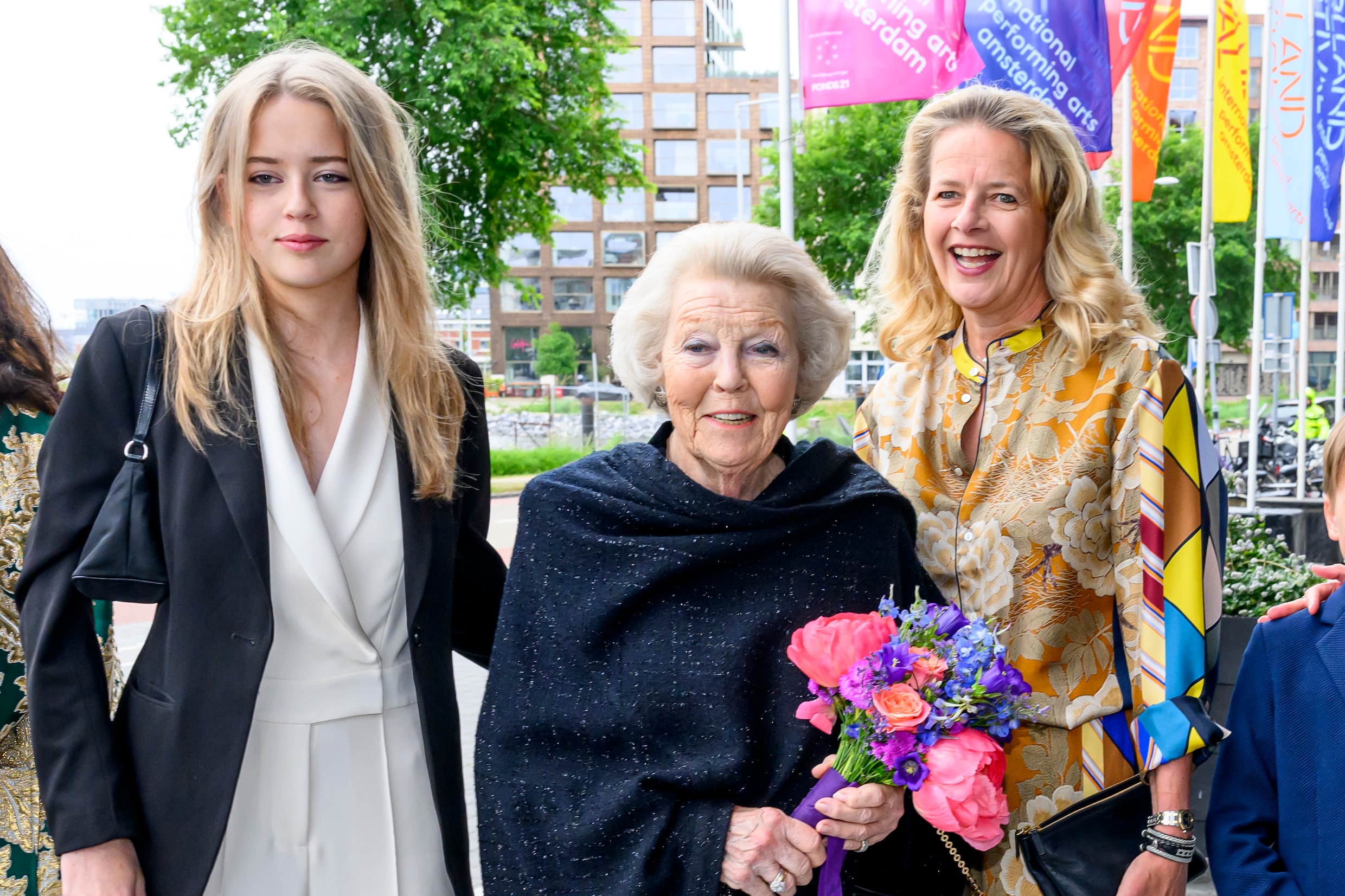 Prinses Beatrix op pad met prinses Mabel en kleindochter Zaria | Libelle