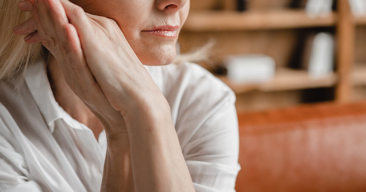 Nanda (62): “Waarom kan hij het niet bij één vrouw houden?” | Libelle