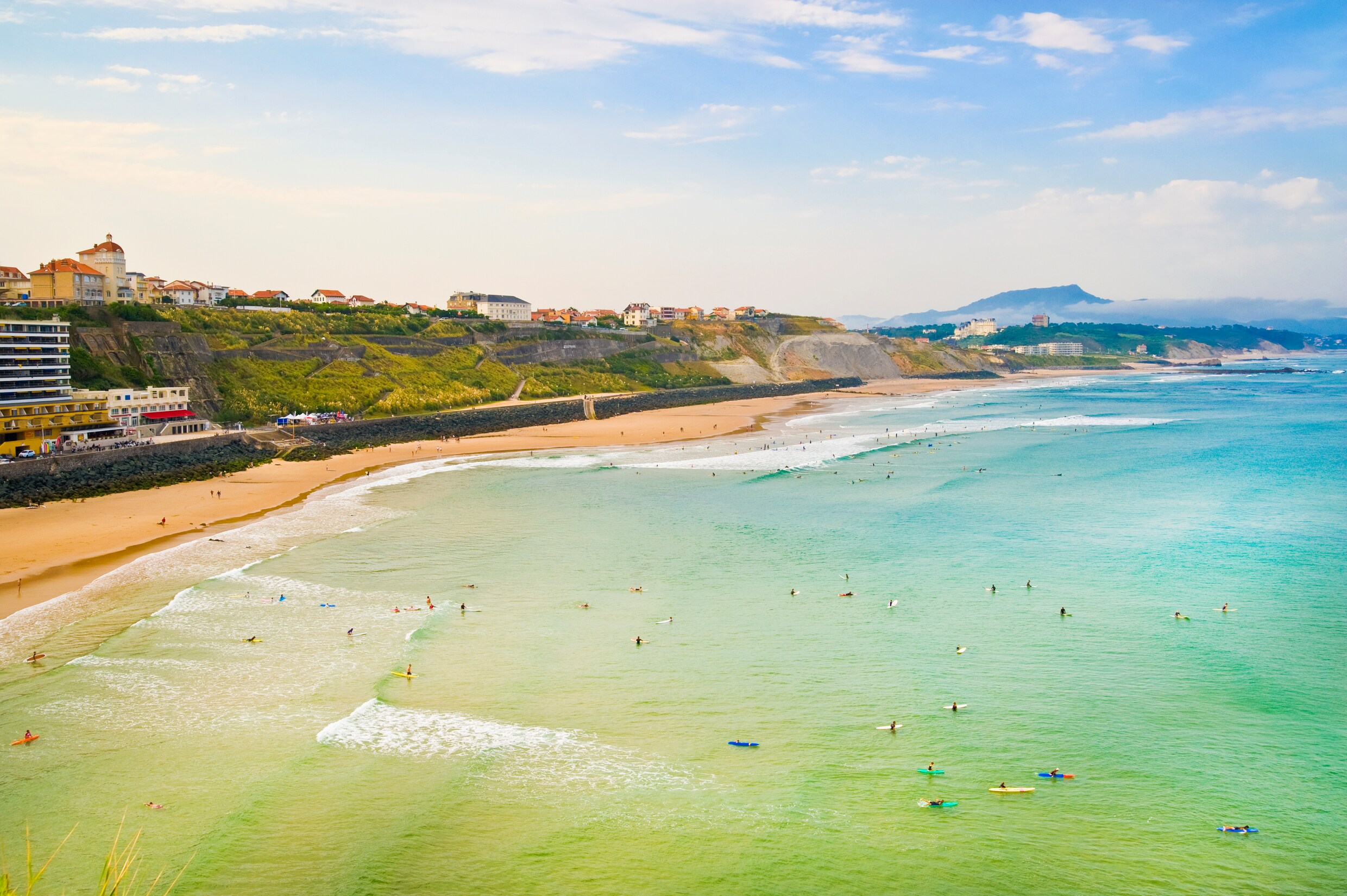 Geen zin in die bloedhitte? In deze 3 landen kun je wél nog lekker op ...
