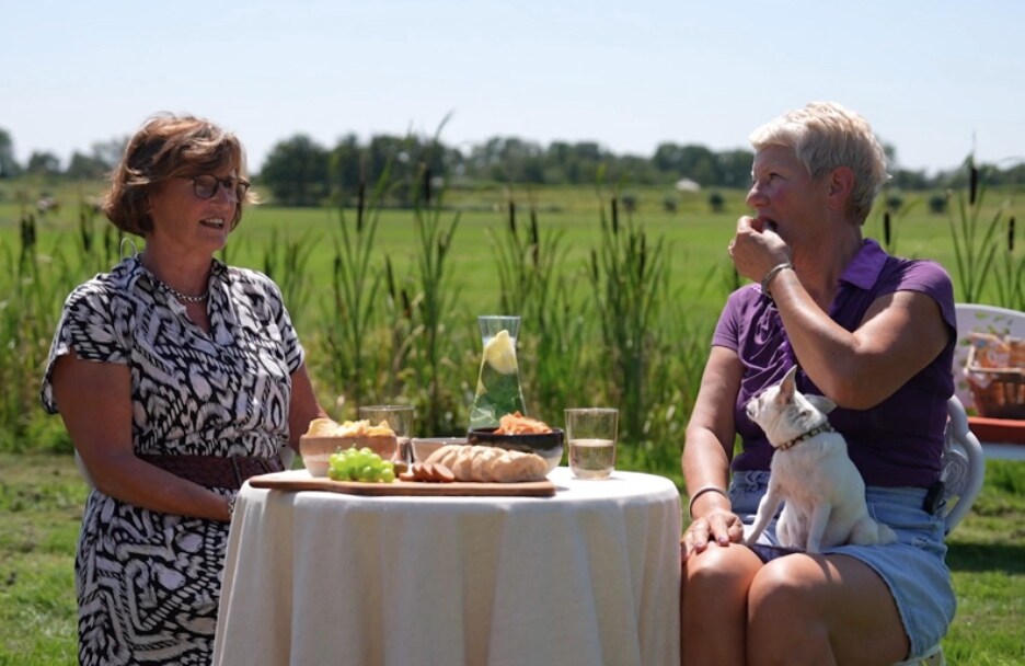 Loes én José blikken terug op hun korte avontuur in de B&B van Leendert ...