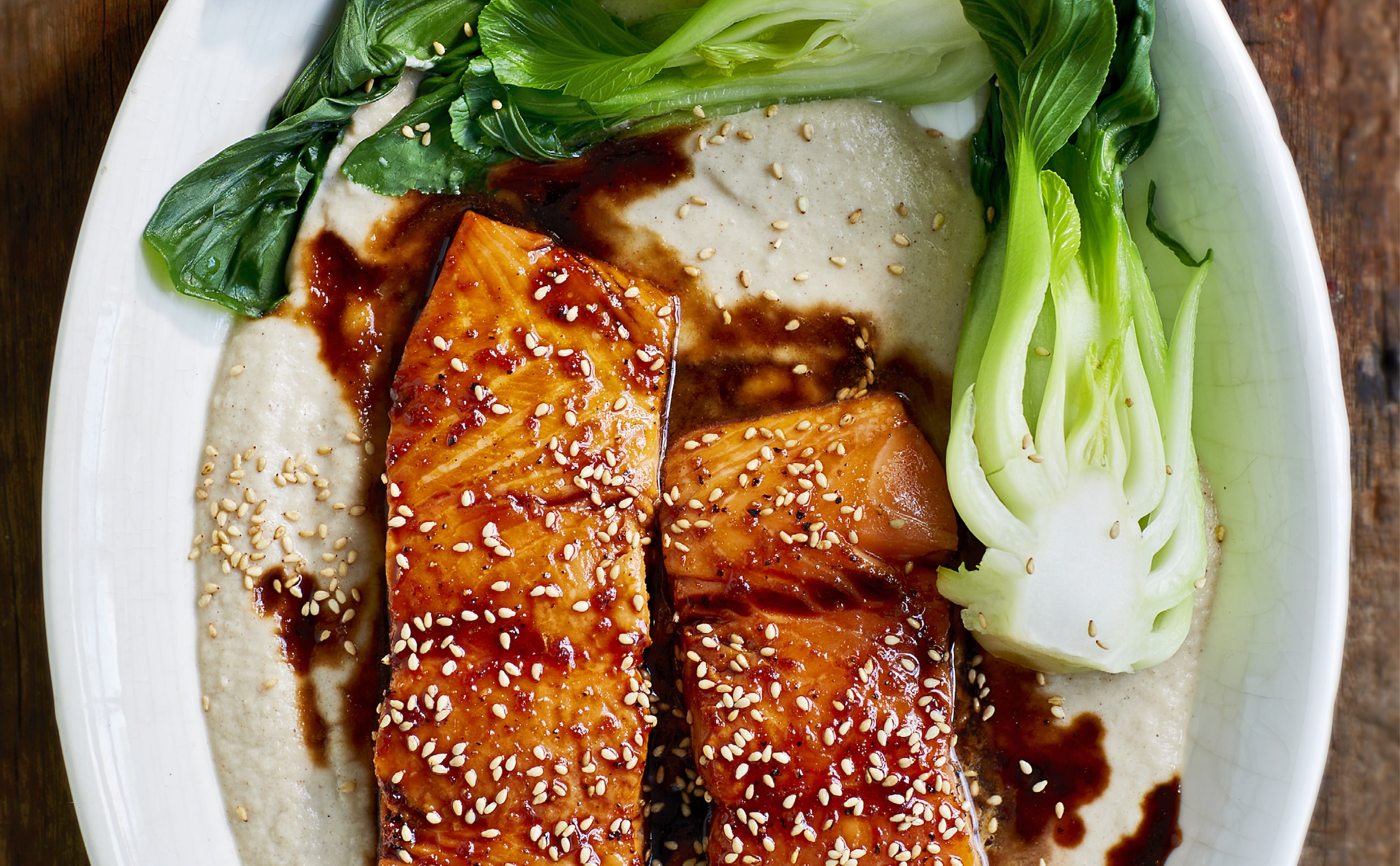 Recept: sticky zalmfilet met crème van bloemkool en kokos | Libelle