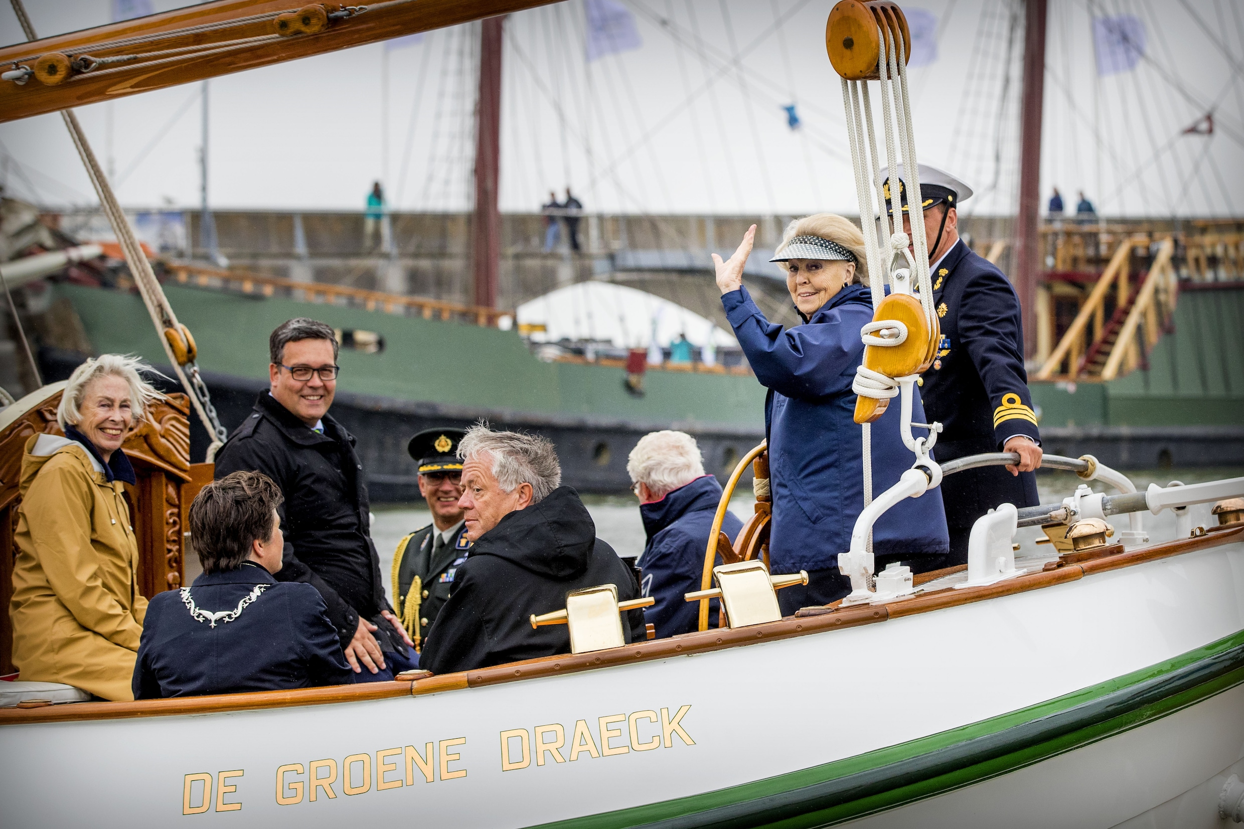 Het koningshuis gebruikte omstreden hout in het zeiljacht van Beatrix ...