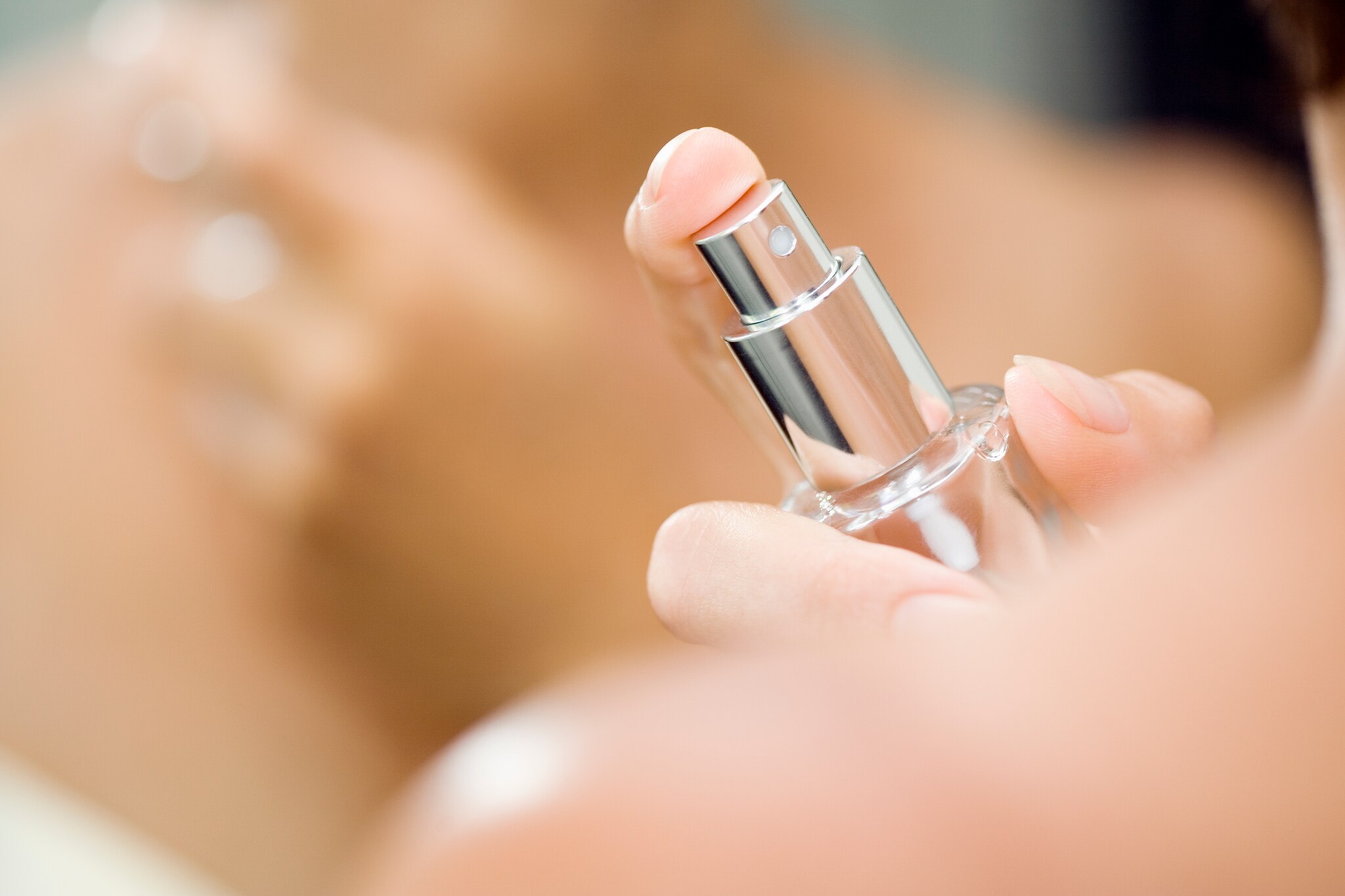 Lekker ruiken? Met dit trucje blijft je parfum langer zitten