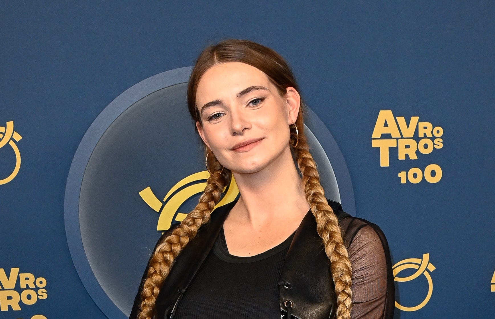 Emma Wortelboer maakt zwangerschap bekend tijdens Gouden Televizier ...
