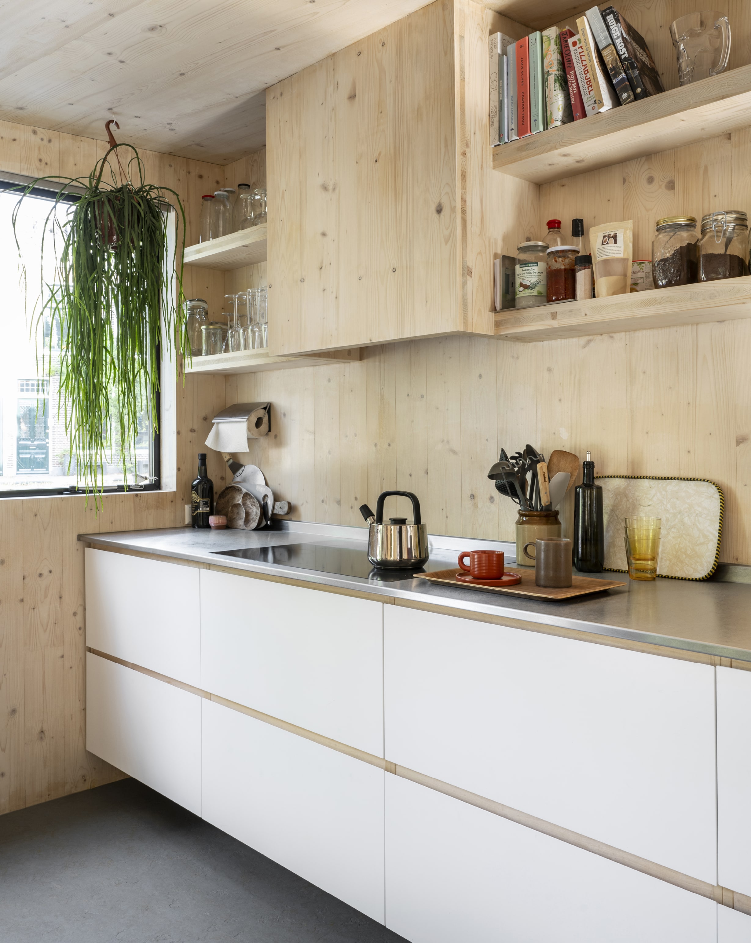 Stijlvol én duurzaam: voor déze woonark varen mensen een extra rondje ...